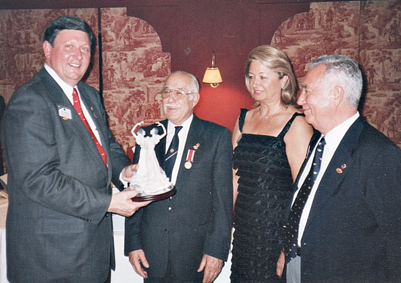 Visita del Presidente Internacional Frank Moore III